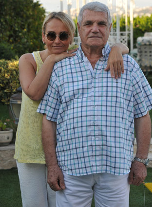 Derya-Abdullah Acar çifti Bodrum'daki evlerinin kapısını ilk kez ...