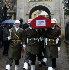 28 Şubat sanığı Emekli Orgeneral Teoman Koman toprağa verildi