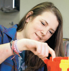 Lindsay Aronson Ess, hayata çift elle sarıldı