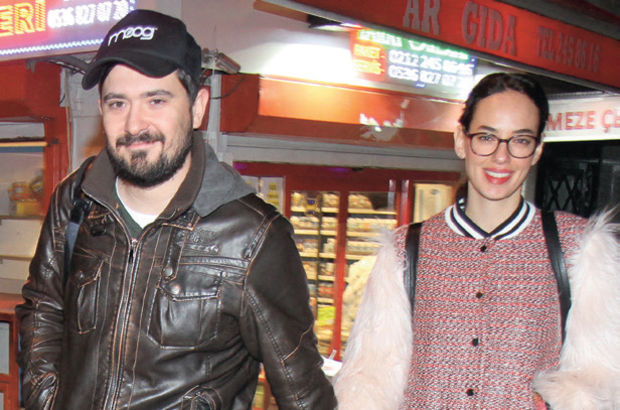 Seda Bakan, eşi Ali Erel ile Cihangir'deydi...