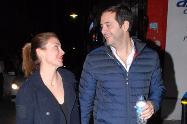 Özge Özberk ortaya çıktı