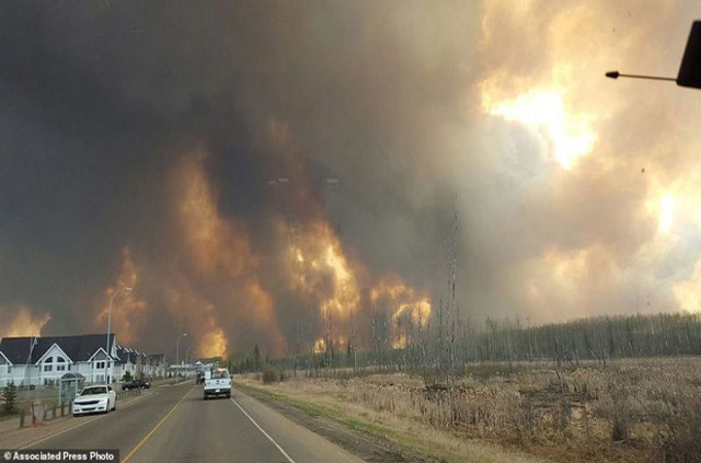 Fort McMurray kenti ve ormanları alev alev | Dış Haberler