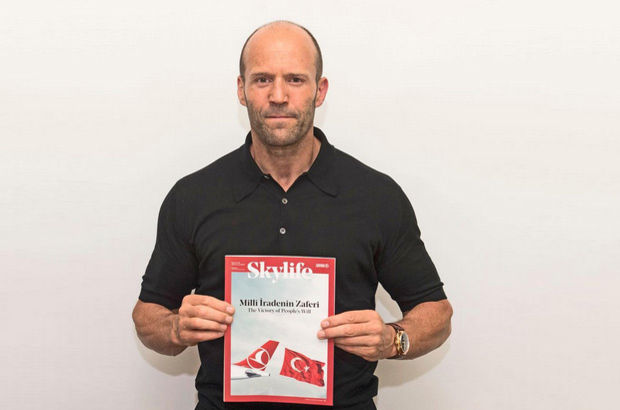 Ünlü oyuncu Jason Statham'dan "milli irade" fotoğrafı