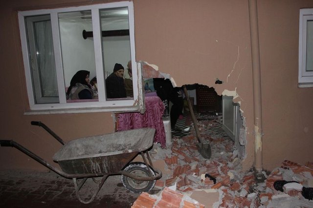 Samsun'da kayan otomobil evin duvarını yıktı | Son dakika haberleri