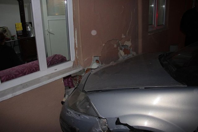 Samsun'da kayan otomobil evin duvarını yıktı | Son dakika haberleri
