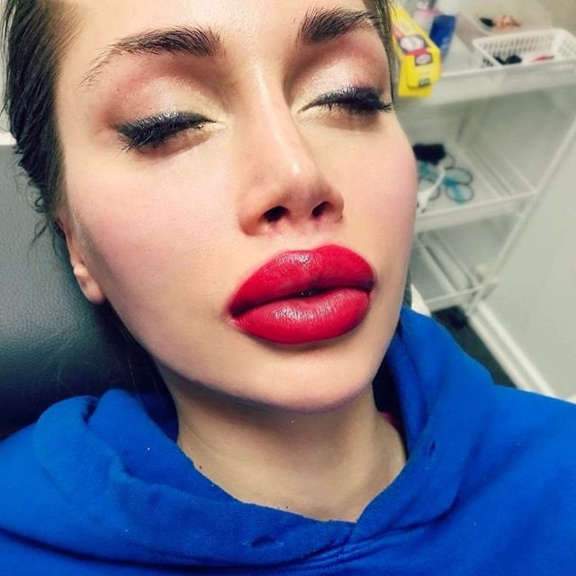 Canlı Barbie Pixee Fox hayalindeki çizgi karaktere adım adım ulaşmaya ...