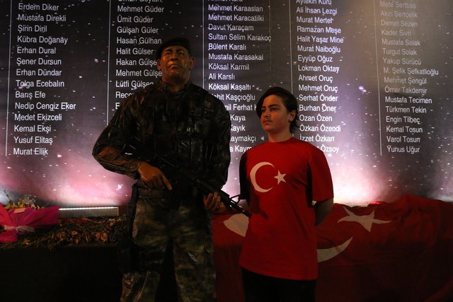 Taksim'de Şehit Ömer Halisdemir kuyruğu!