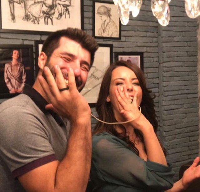 Nursel Ergin ve Murat Akyer nişanlandı Nursel Ergin ve Murat Akyer nişanlandı