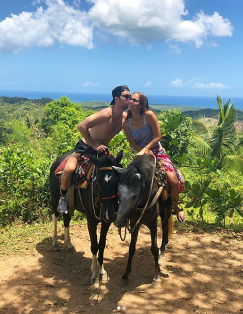 Oğulcan Engin, sevgilisi Sima Tarkan'ı annesi Seda Sayan'la tanıştırdı