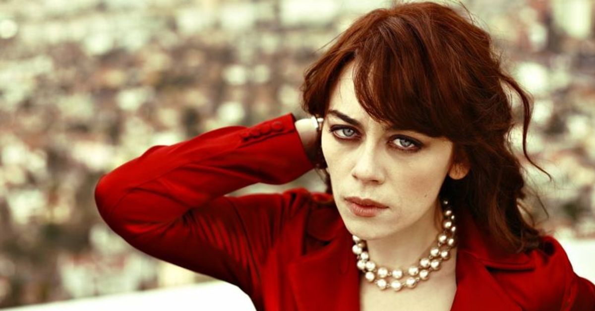 Avlu Deniz kimdir? Demet Evgar kimdir?