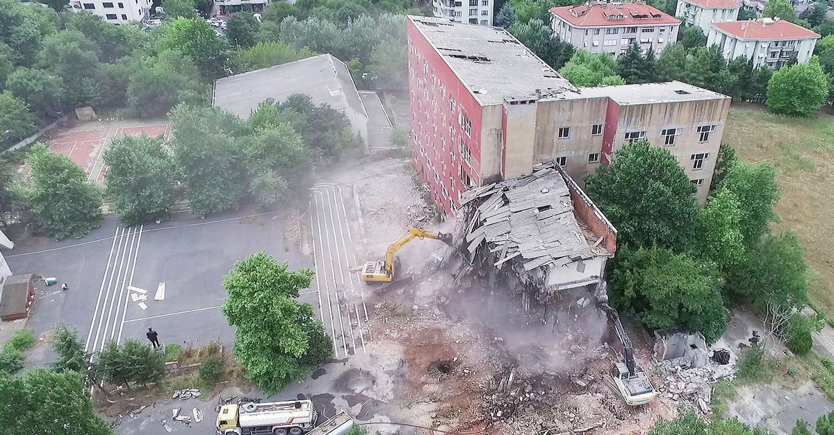 Eski Etiler Polis Okulunda yıkım başladı