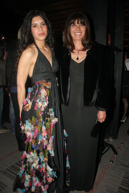 Usta oyuncu Şerif Sezer kızı Deniz Arna ve damadı Devrim Erdoğan ile ...