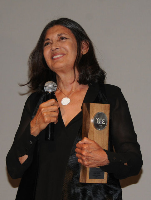 Usta oyuncu Şerif Sezer kızı Deniz Arna ve damadı Devrim Erdoğan ile ...