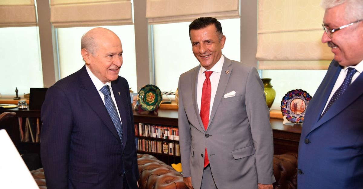 Son dakika: Hayati Arkaz MHP'ye geçti