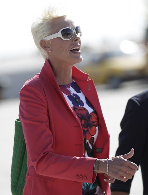 55'lik anne Brigitte Nielsen, 4 aylık bebeğiyle poz verdi - Magazin ...