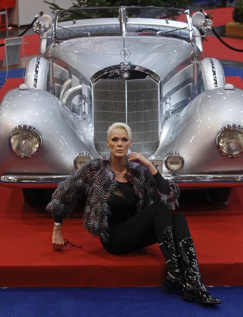 55'lik anne Brigitte Nielsen, 4 aylık bebeğiyle poz verdi - Magazin ...