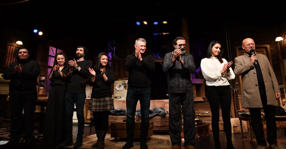 'Halktan Biri Travis Pine'nın galasına katıldı