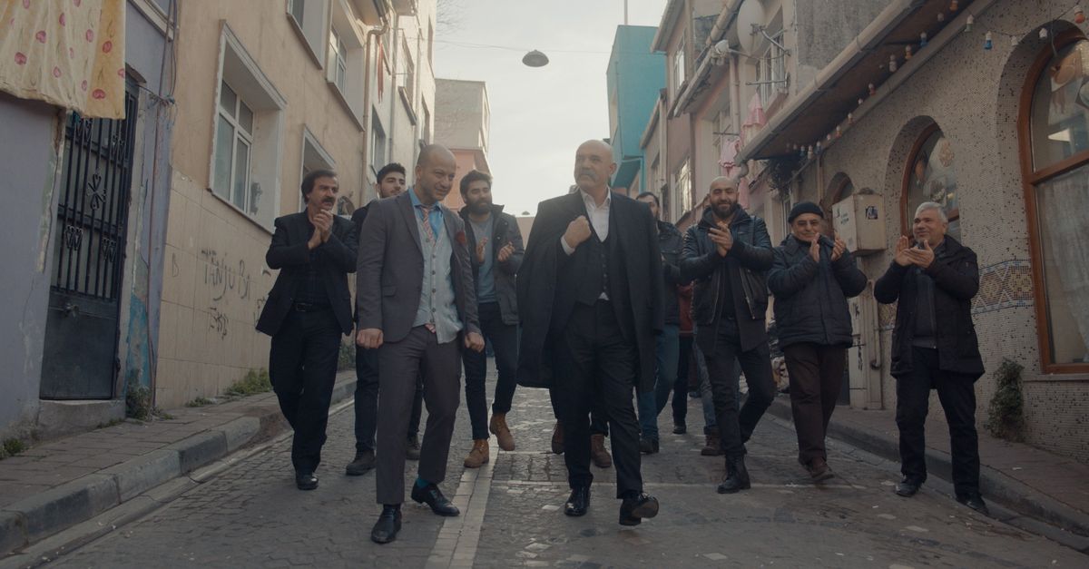 Çukur 2. sezon 20. bölümünden ilk sahne! İdris, Çukur'a geri dönüyor!