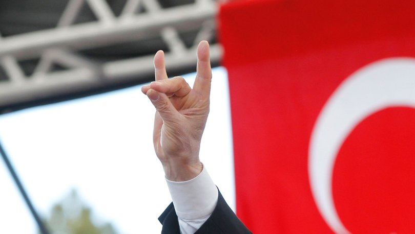 Avusturya'da 'Bozkurt' işareti artık yasak! - Dünya Haberleri Avusturya'da 'Bozkurt' işareti artık yasak! - Dünya Haberleri