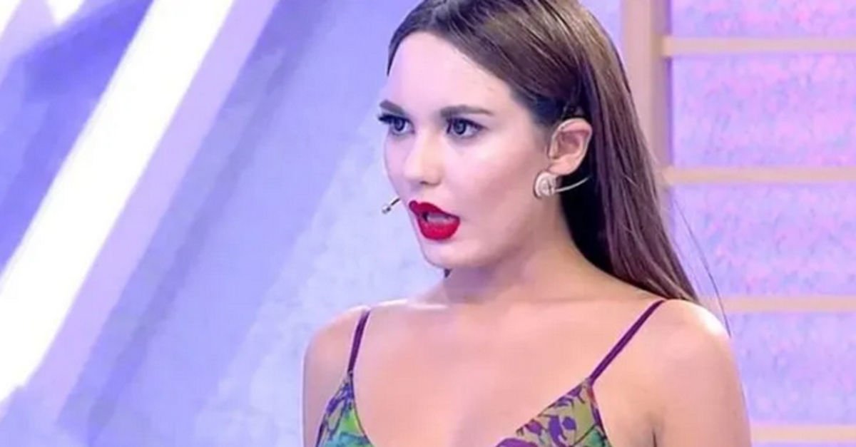 Bahar Candan'ın göğüs dekolteli paylaşımına tepki yağdı - Magazin haberleri