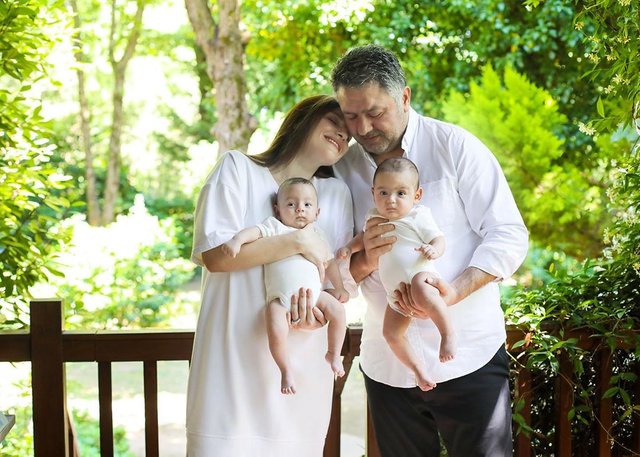 Sinem Uslu-Mustafa Uslu çiftinden aile pozu - Magazin haberleri