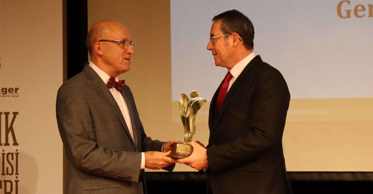 Sezai Sevgin Yılın En Başarılı Sağlık Yöneticisi seçildi