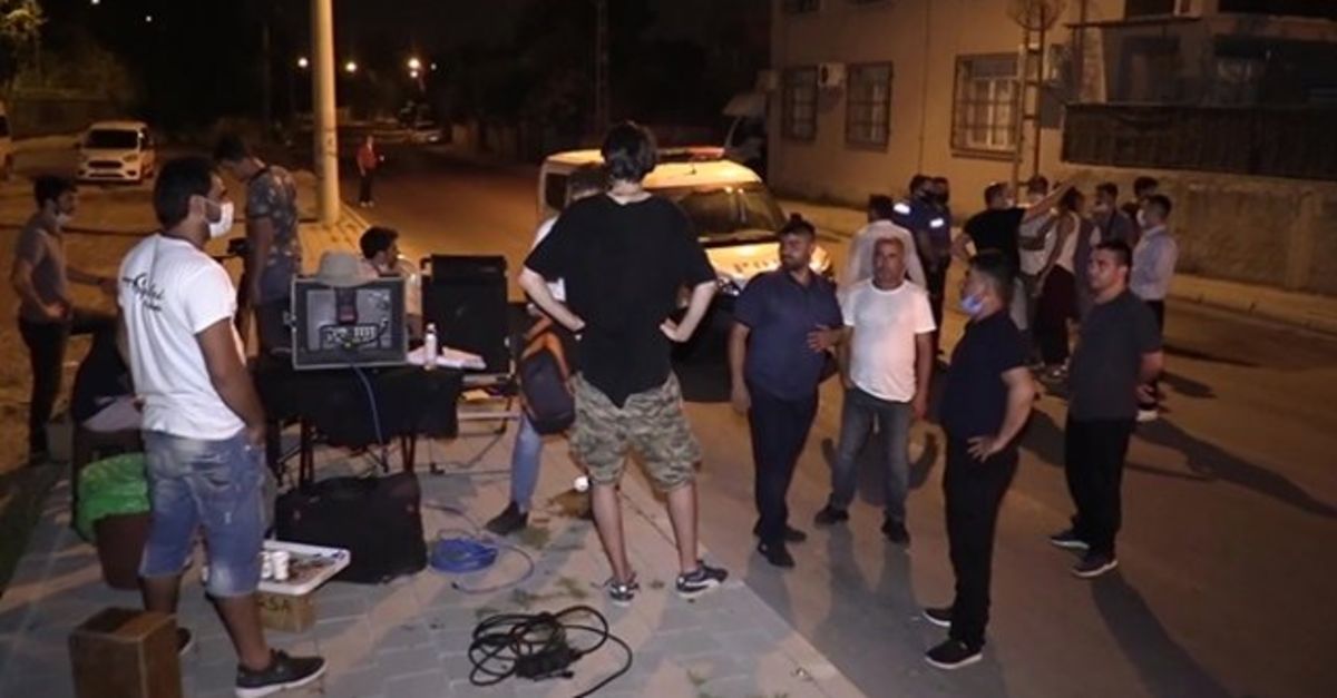 Adana'da silahlı saldırı ihbarı dizi çekimi çıktı