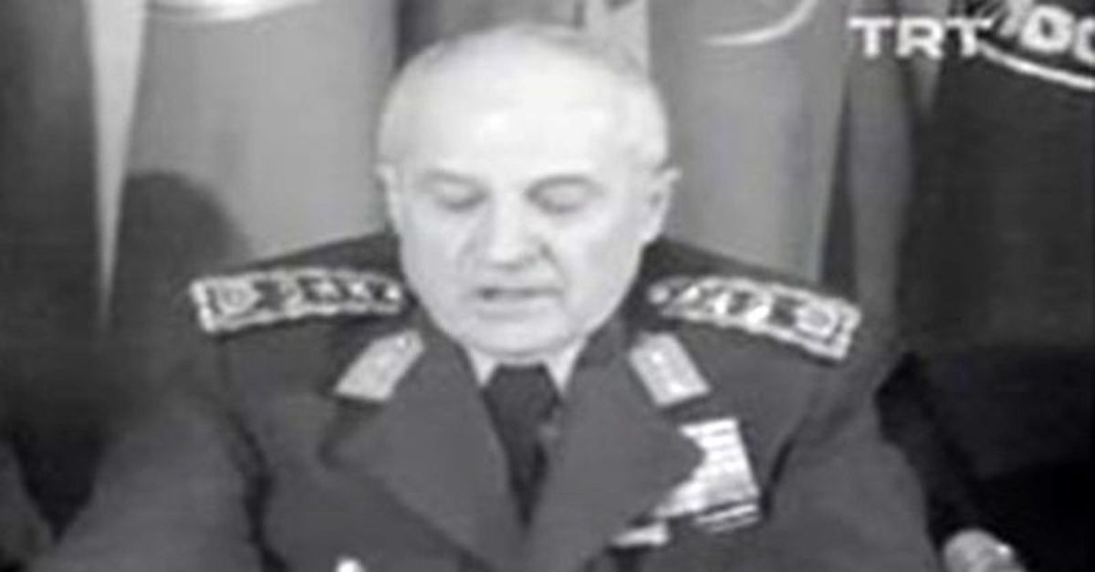 Kenan Evren kimdir? 12 Eylül darbesinin 1 numaralı ismi... Kenan Evren nereli?