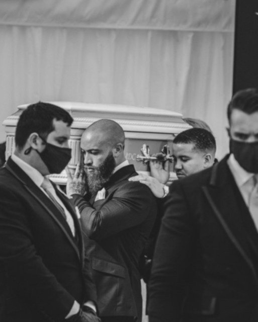 Azaylia Diamond Cain'in birinci yaş günü mezarı başında kutlandı ...