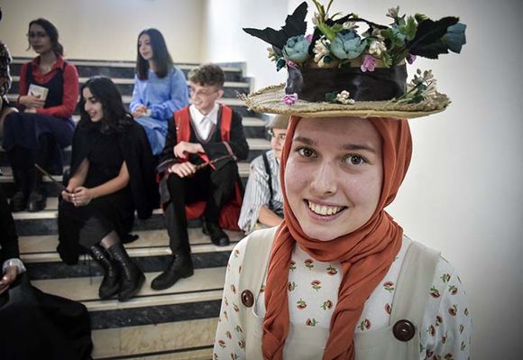 Roman karakterlerini canlandırdılar