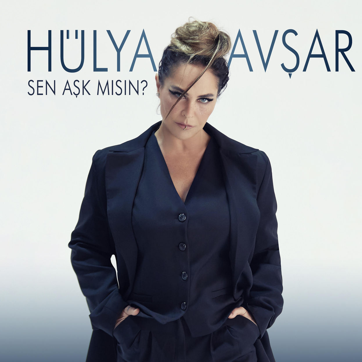 Hülya Avşar'dan yeni şarkı