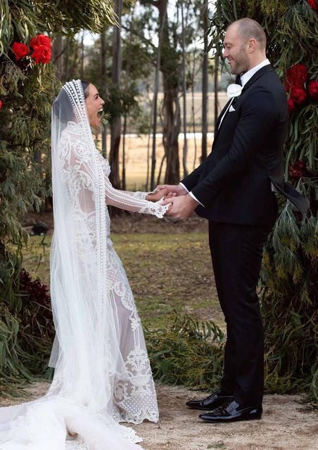 Olympia Valance ile Tom Bellchambers evlendi - Magazin haberleri