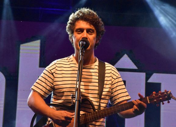 Pinhani'nin solisti Sinan Kaynakçı'dan 'arabesk' tepkisi: Marifet değil ...