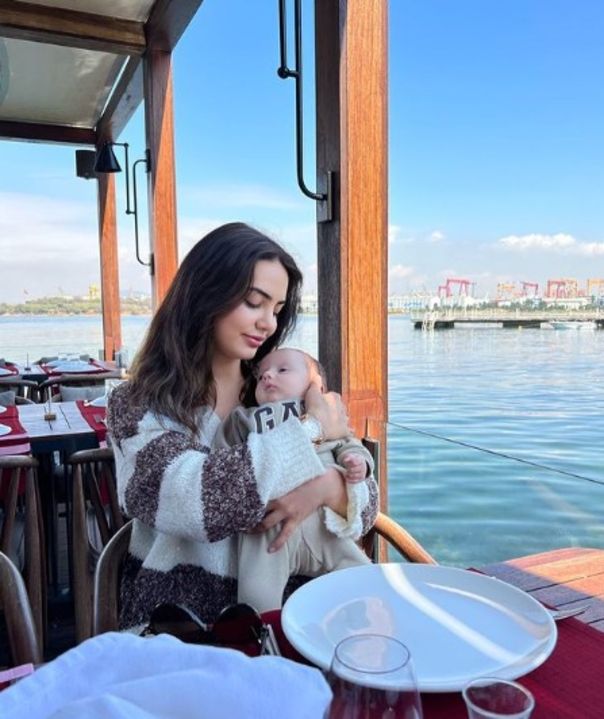 Ece Ronay kimdir, kaç yaşında ve aslen nereli? Ece Ronay evli mi, eşi kim?