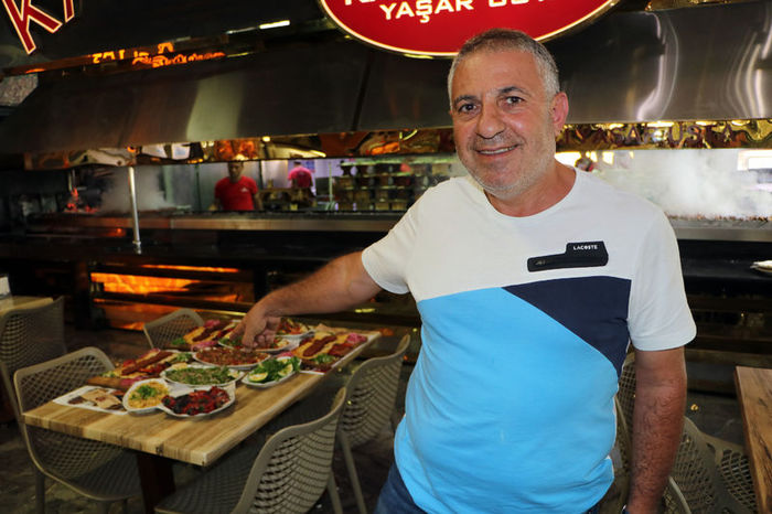 Gıda israfı tartışması! Adana'da 250 ton kebap mezesi çöpe gidiyor ...