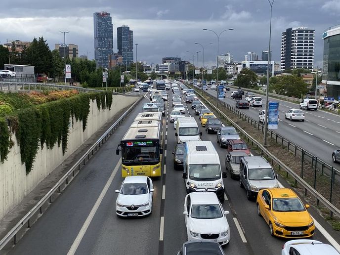 Trafik kilitlendi! Son dakika haberi: İstanbul'da sağanak yoğunluğu ...