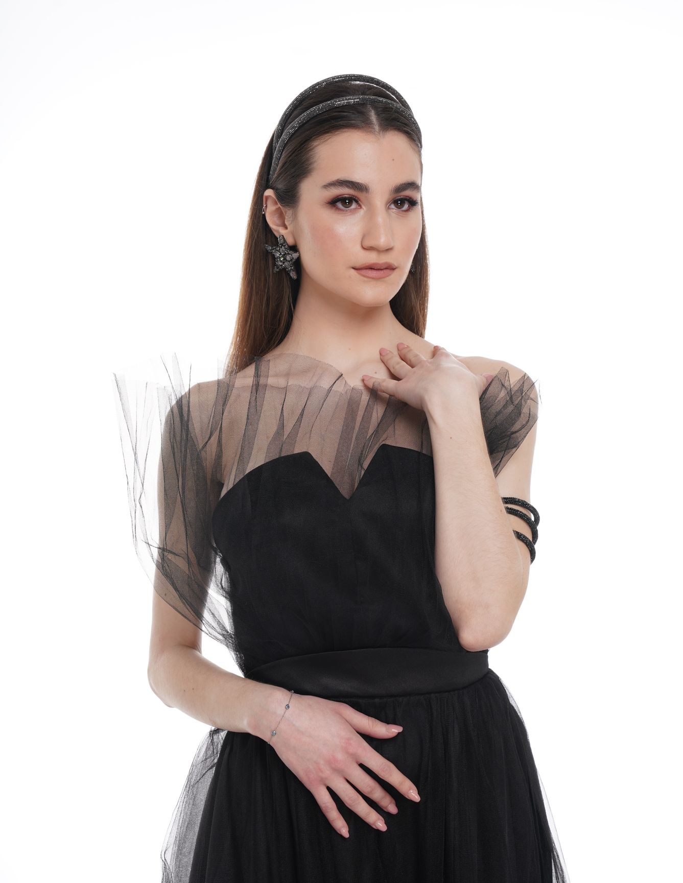 Kayra Sır: Ülkemin duygularını evrensel bir dilde yazmak istiyorum