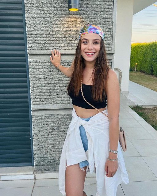 Bir de İlayda Alişan'ın ablasını görün! Ünlü oyuncunun ablasına olan ...