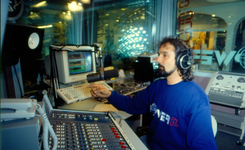 30 sene önce Taksim’de bir bodrum katta Türkiye değişti: Power FM’in ...