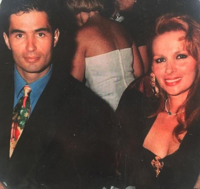 Bir döneme damga vurmuştu... Yaşar Alptekin dede oldu! Torununun ismi ...