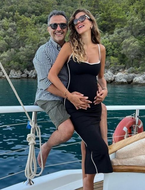 Ünlü şef Arda Türkmen ile Melodi Elbirliler'in mutlu günü! İlk ...