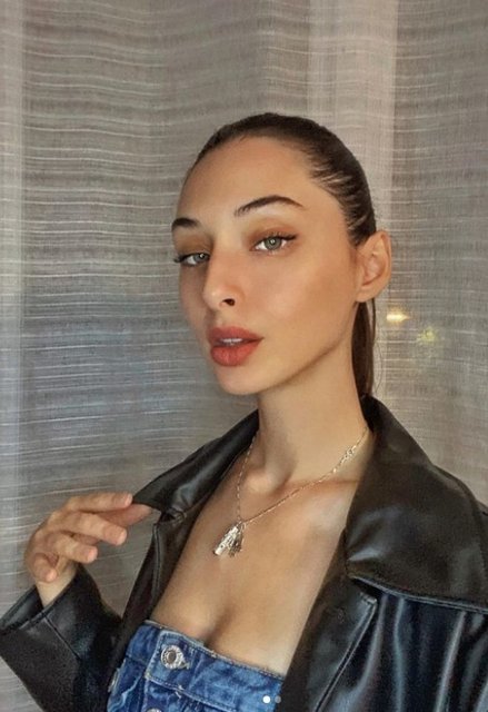 Tunuslu model Myriem Boukadida "Dünyanın en kusursuz yüzü" başlığıyla ...