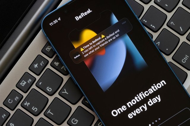 Yeni uygulama BeReal 53 milyon indirildi! Instagram’a rakip gelen Anti-Instagram BeReal ...