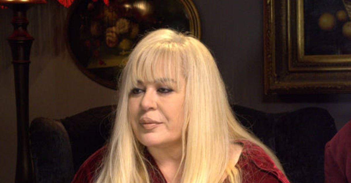 Zerrin Özer'e tepki! Mezarlıkta şarkı söyledi - Magazin haberleri