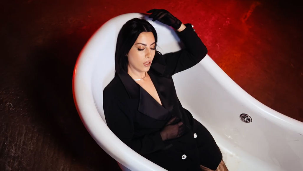 Selcan Asyalı: Kendimi ifade edebileceğim şarkılar söylüyorum