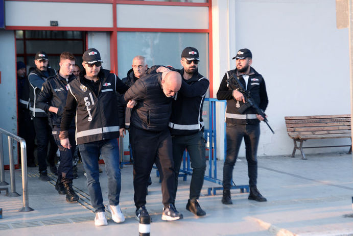 Son dakika haberi | Olay yeri: Adana... 26 kişilik çete, 5 kişiyi ...