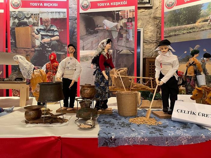 Tosya'nın kültürel değerlerini kitre bebeklerle yaşatıyor