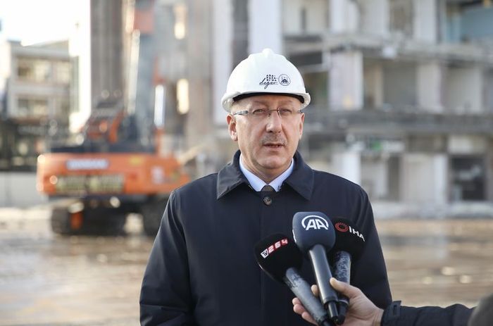 Sakarya'nın simgelerinden Hilmi Kayın İş Merkezi yıkılıyor