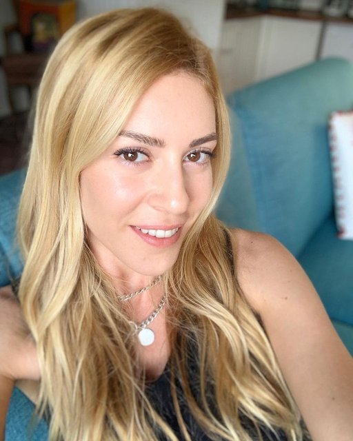 Sinem Kobal güzelliğiyle yıllara meydan okuyor! Ünlü ismin son ...