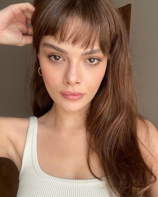 Sinem Ünsal galanın en şık isimlerinden biri oldu! Ünlü isim kombiniyle ...